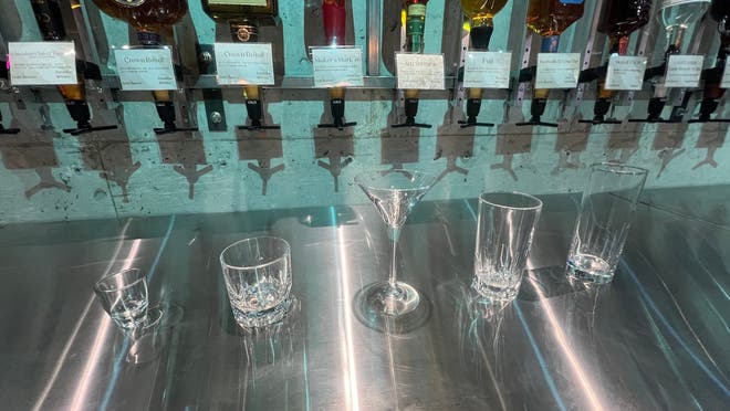 難波駅スグのバーカウンターありの広々スペースの写真8