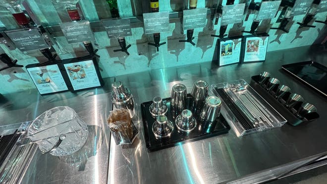 難波駅スグのバーカウンターありの広々スペースの写真9