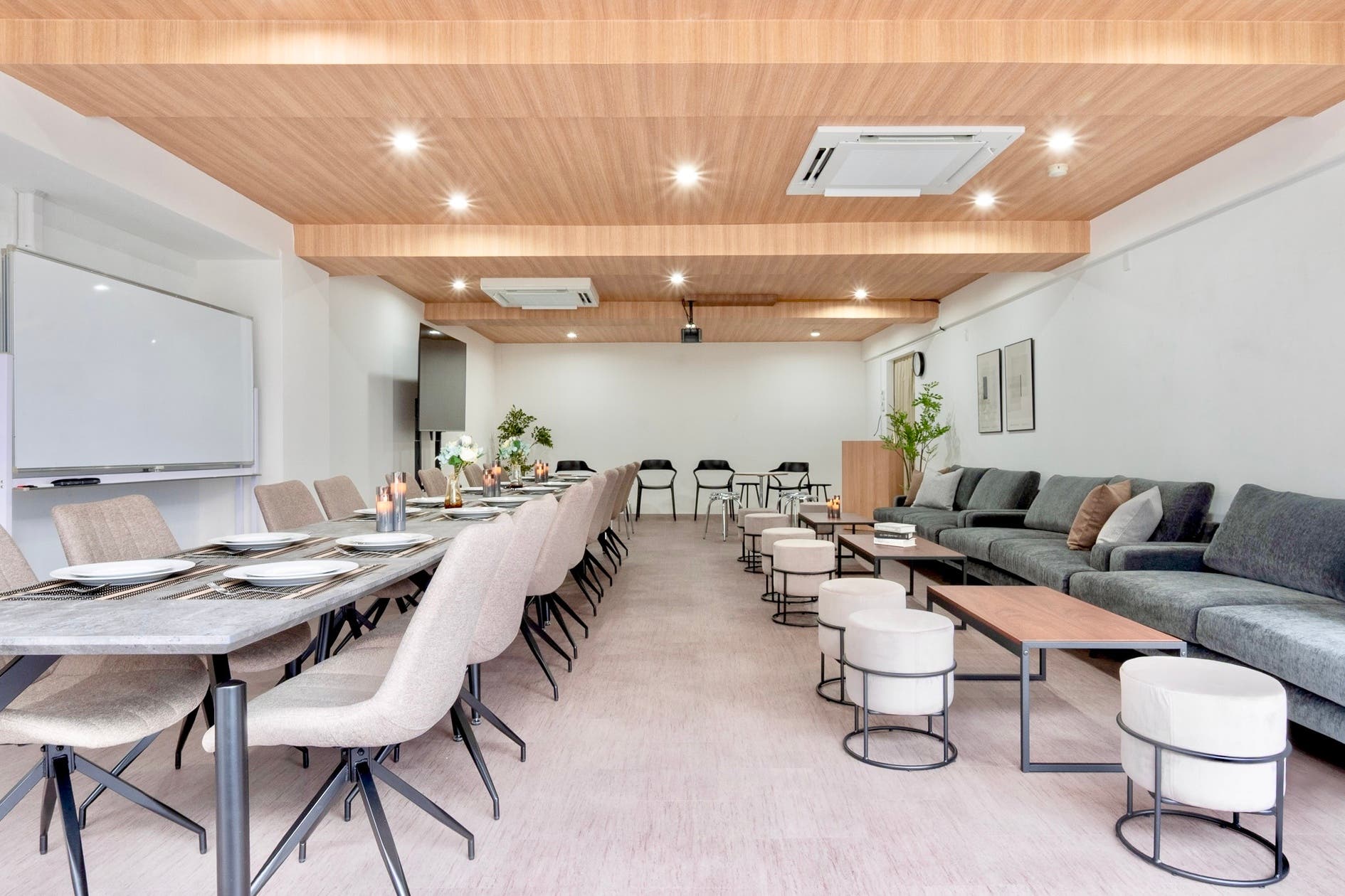 【横浜駅7分】最大64名着席✨限定価格🉐100㌅大型モニター/着席64名/立食70名/会議/セミナー/食事会/勉強会の写真4