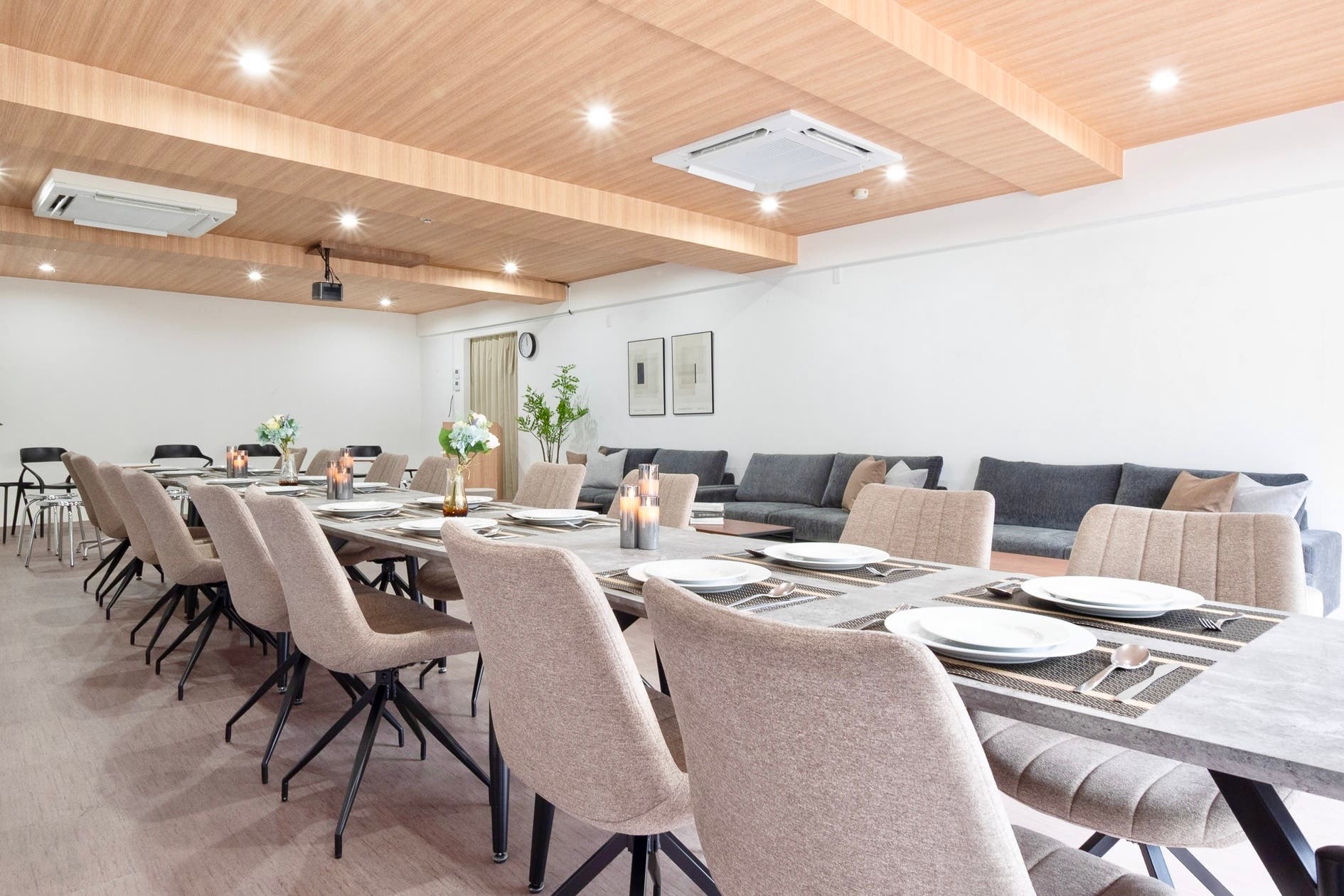 【横浜駅7分】最大64名着席✨限定価格🉐100㌅大型モニター/着席64名/立食70名/会議/セミナー/食事会/勉強会の写真7