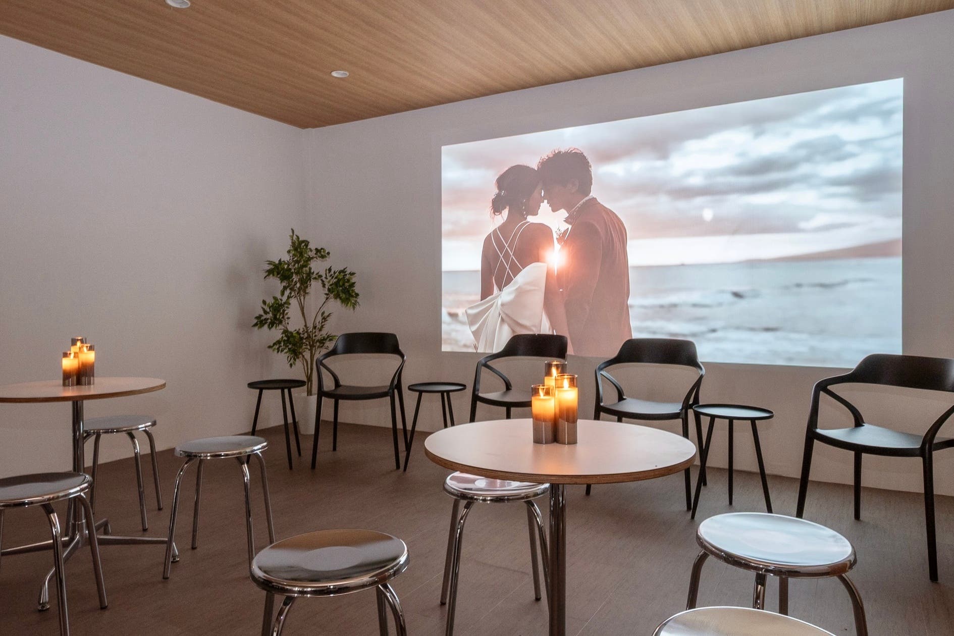 【横浜駅7分】最大64名着席✨限定価格🉐100㌅大型モニター/着席64名/立食70名/会議/セミナー/食事会/勉強会の写真16