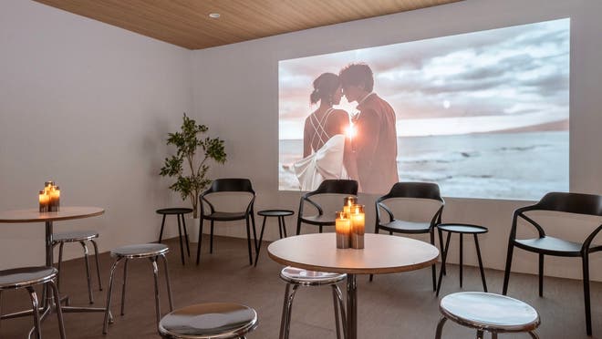 【横浜駅7分】最大64名着席✨限定価格🉐100㌅大型モニター/着席64名/立食70名/会議/セミナー/食事会/勉強会の写真16