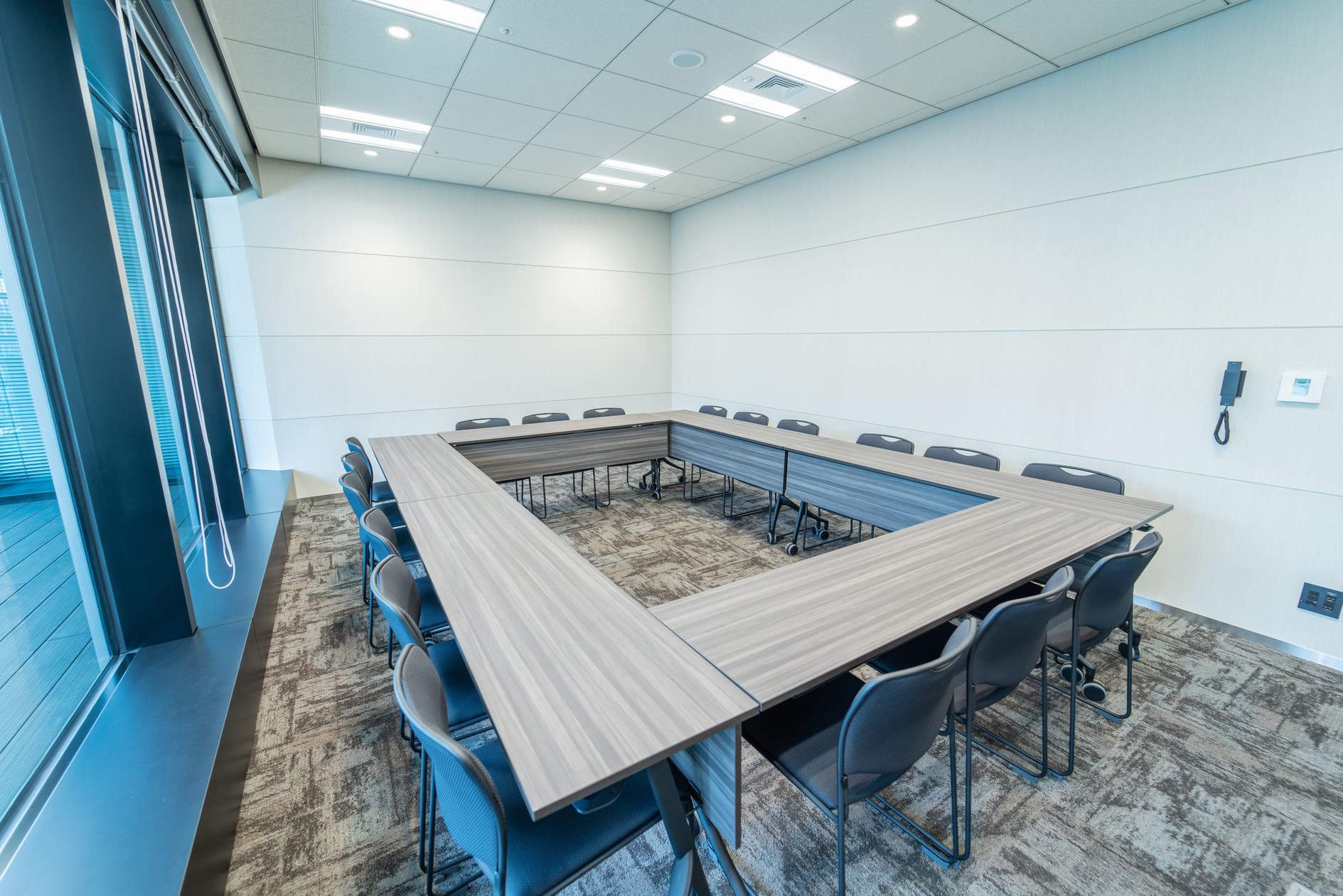 【深夜早朝／土日祝の利用もOK】【渋谷ソラスタコンファレンス】4Cの写真3