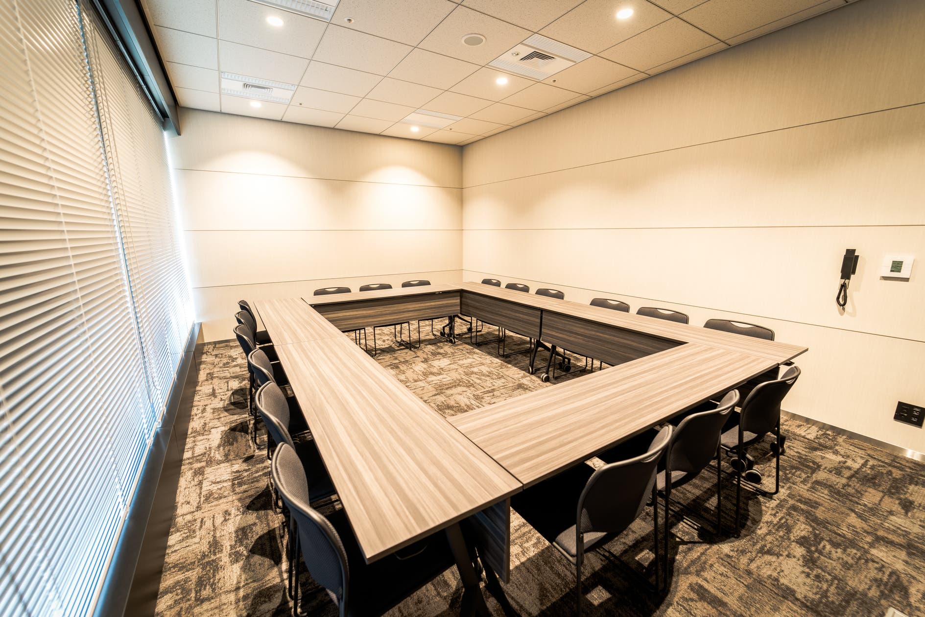 【深夜早朝／土日祝の利用もOK】【渋谷ソラスタコンファレンス】4Cの写真4