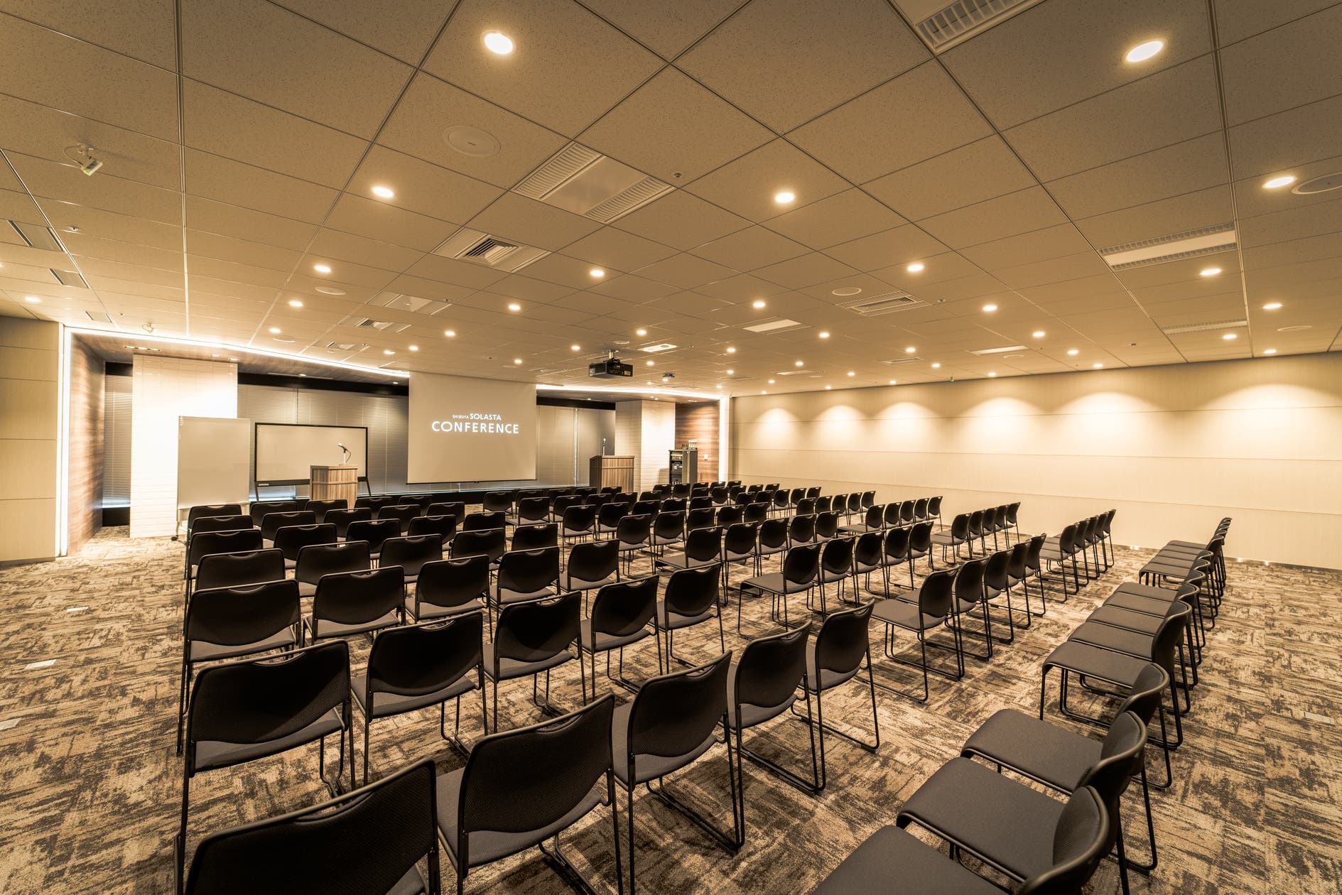 【深夜早朝／土日祝の利用もOK】【渋谷ソラスタコンファレンス】4Dの写真18