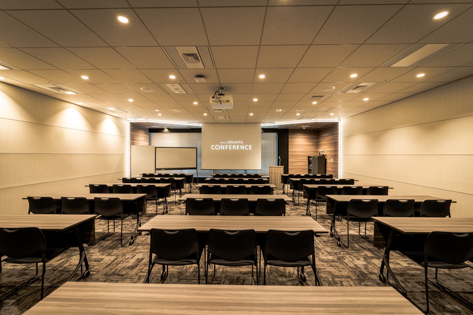 【深夜早朝／土日祝の利用もOK】【渋谷ソラスタコンファレンス】4Eの写真2