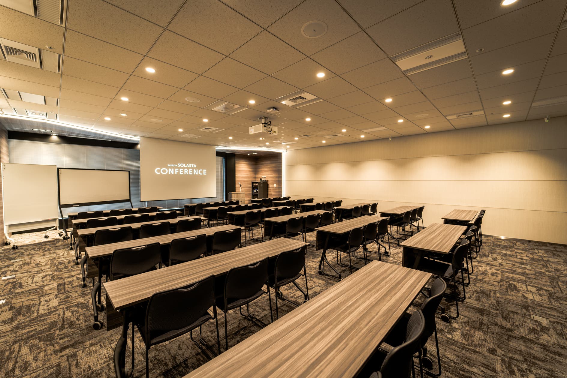 【深夜早朝／土日祝の利用もOK】【渋谷ソラスタコンファレンス】4Eの写真3