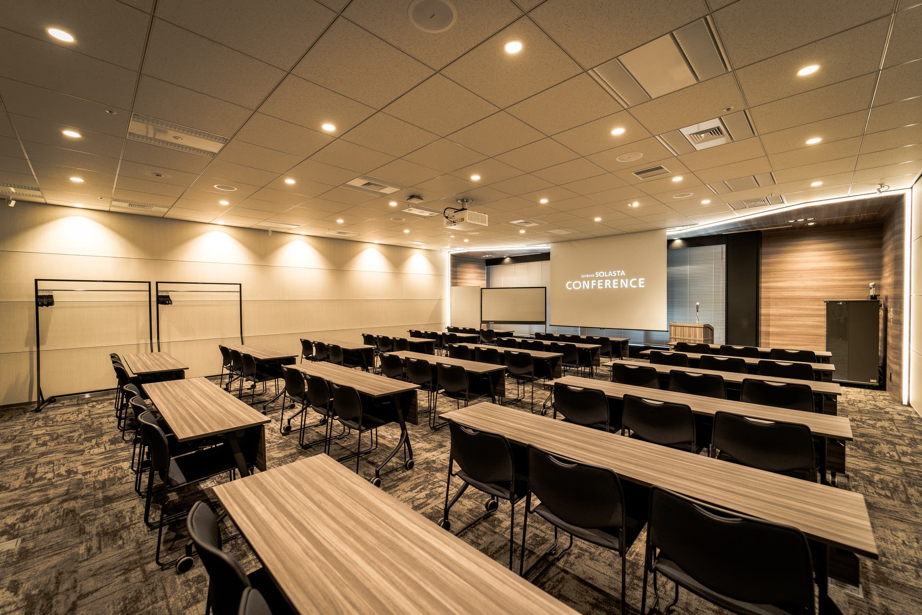 【深夜早朝／土日祝の利用もOK】【渋谷ソラスタコンファレンス】4Eの写真4