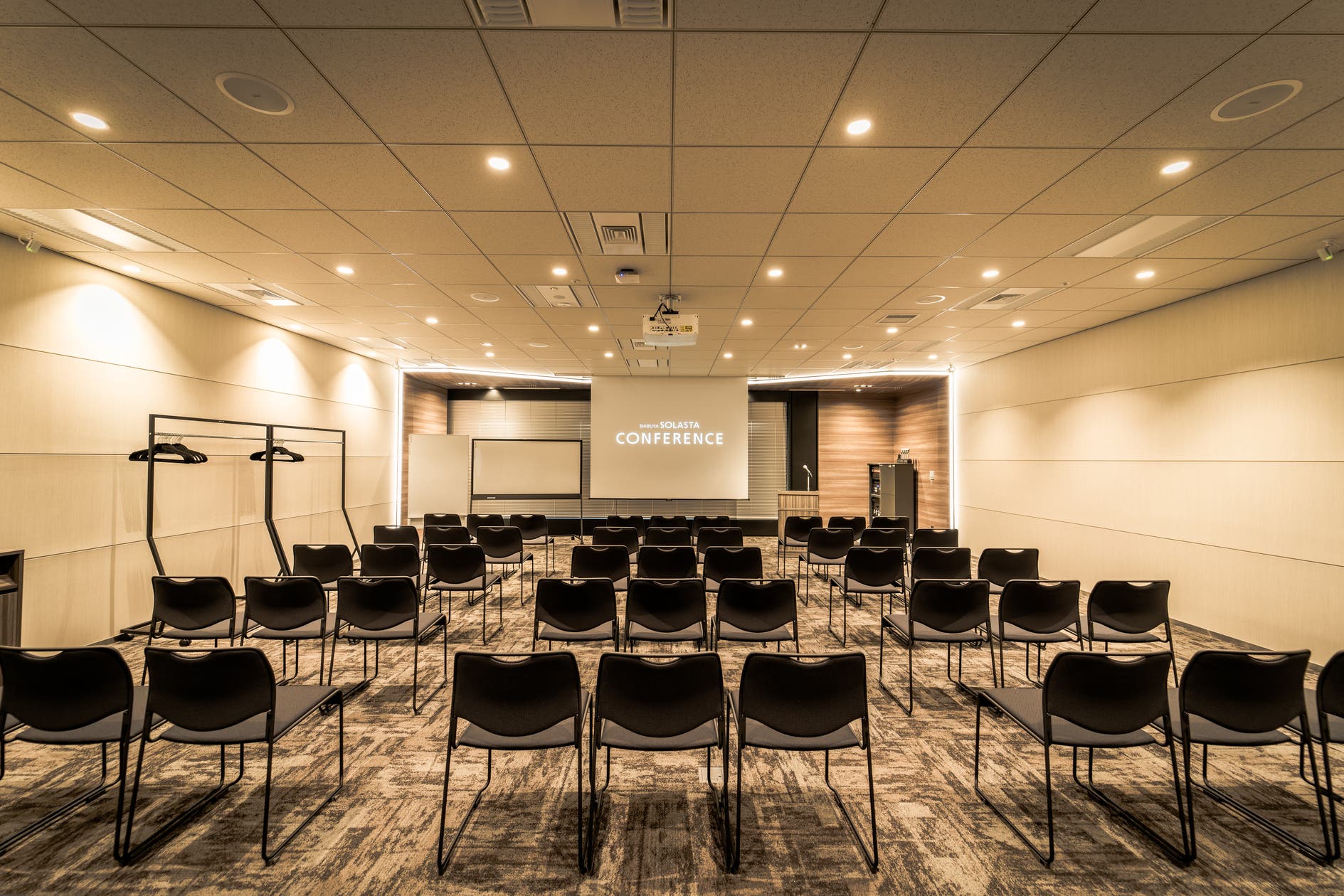 【深夜早朝／土日祝の利用もOK】【渋谷ソラスタコンファレンス】4Eの写真18