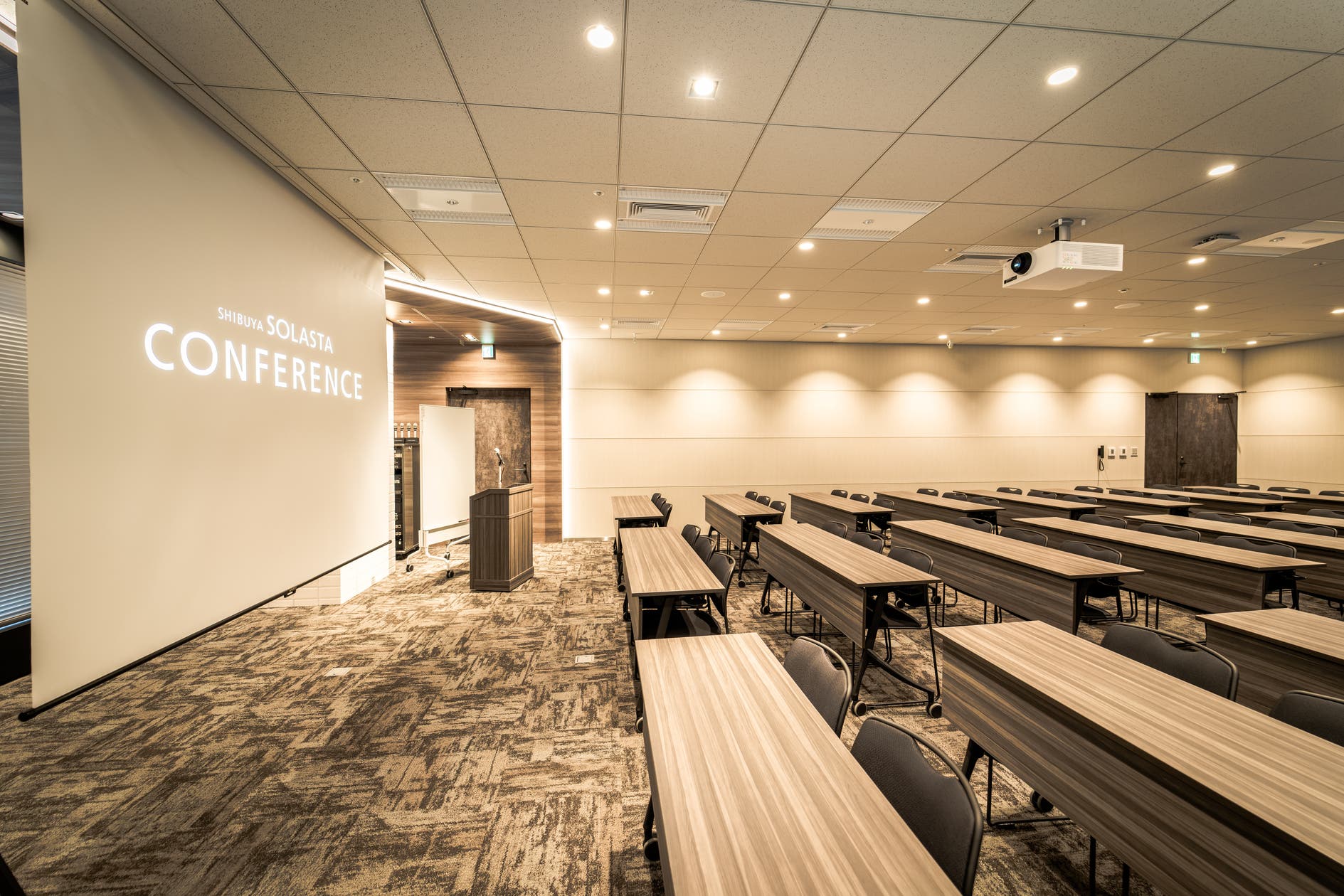 【深夜早朝／土日祝の利用もOK】【渋谷ソラスタコンファレンス】4Gの写真3