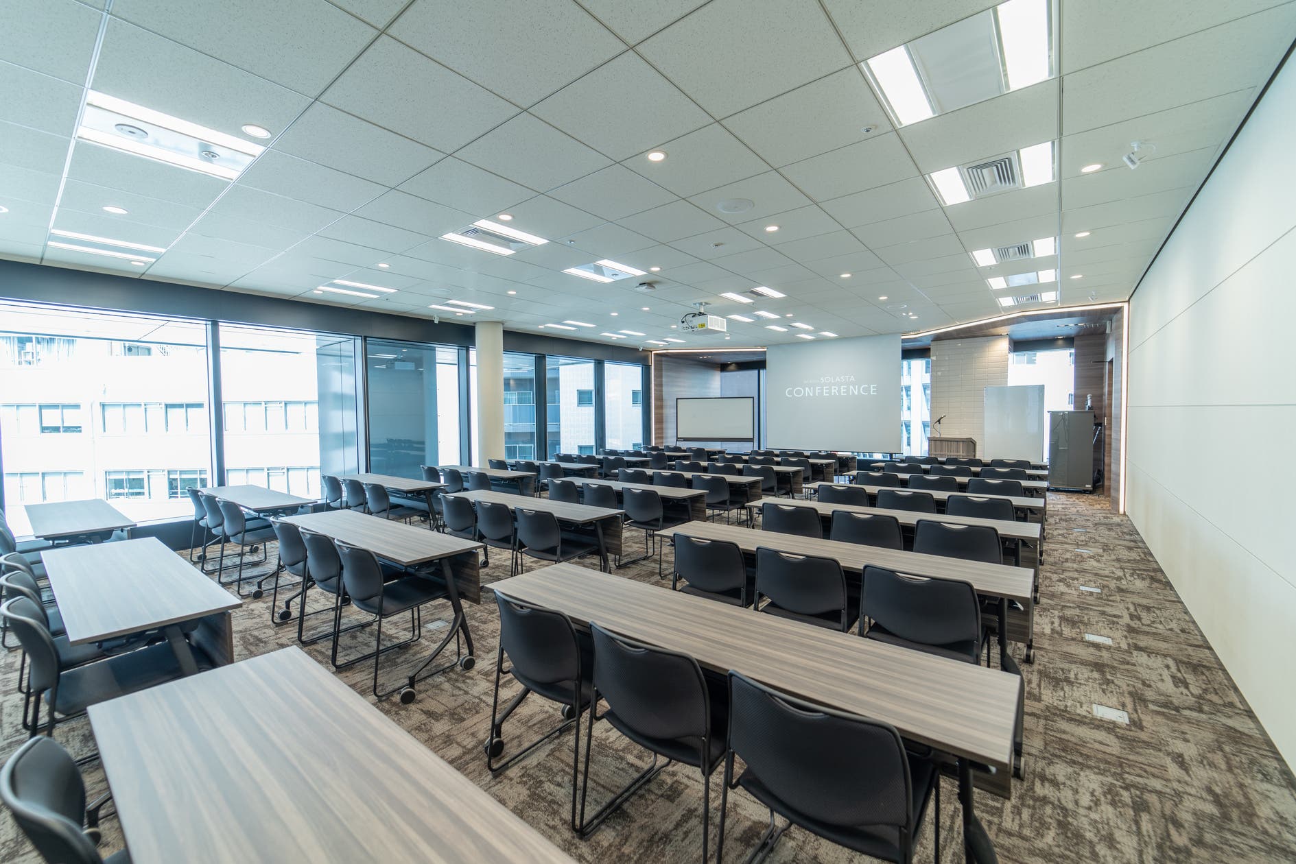 【深夜早朝／土日祝の利用もOK】【渋谷ソラスタコンファレンス】4Gの写真6