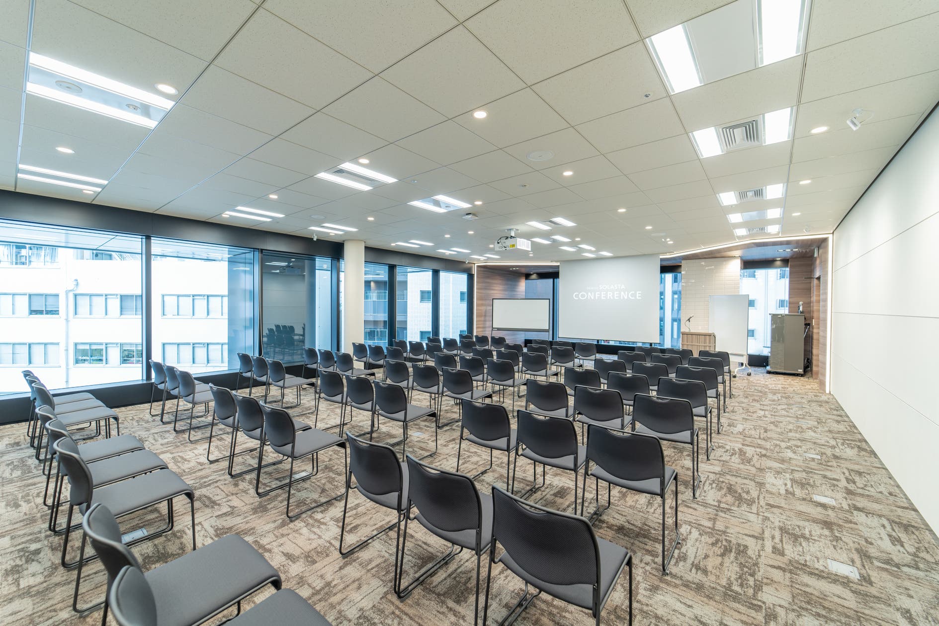 【深夜早朝／土日祝の利用もOK】【渋谷ソラスタコンファレンス】4Gの写真15