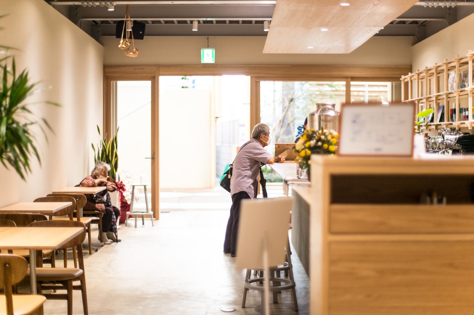 【大村駅商店街内：アクセス良好】おしゃれなカフェスペース貸切：撮影／交流会／パーティ利用などに！＜夜時間限定＞の写真2