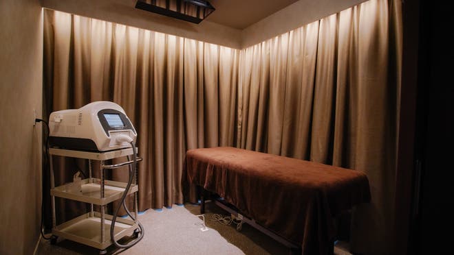 NEWOPEN【栄駅徒歩3分!】ラシック近く!オシャレなビルに入った清潔でラグジュアリーで落ち着いた雰囲気の個室サロン✨(大)の写真1