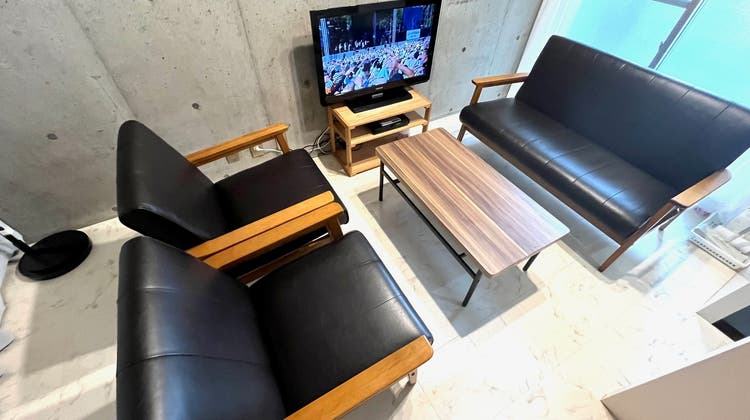 【唐人町、ドームそば】推し活、宅デート、勉強会などに最適/フリーWiF、ブルーレイ/24時間営業の写真1