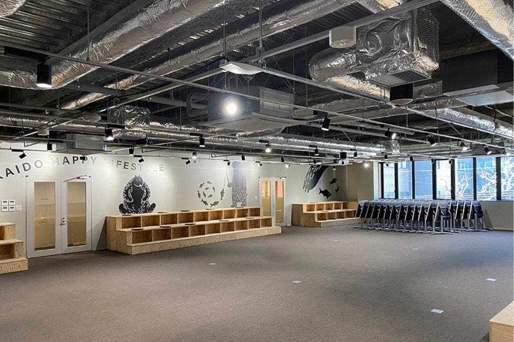 札幌駅東口から徒歩11分【HIGUMAHALL】サツドラ北8条店2階・イベント・セミナーにオススメの写真1