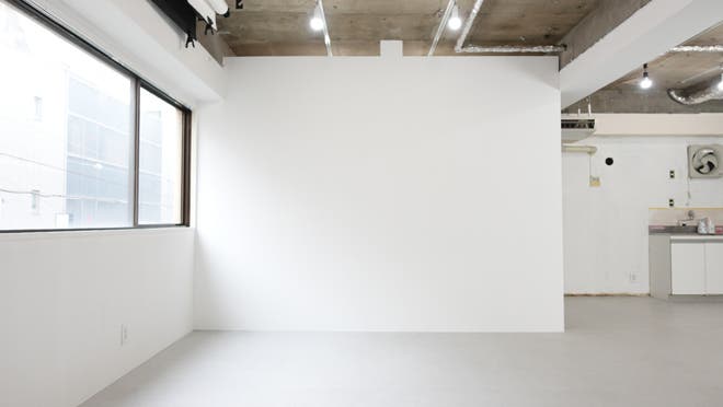 【御徒町6分】✨ウィンターキャンペーン✨2面採光|コンクリ床+白壁+アーチ|撮影機材+背景紙無料【アパレル|化粧品|物撮り 】の写真2