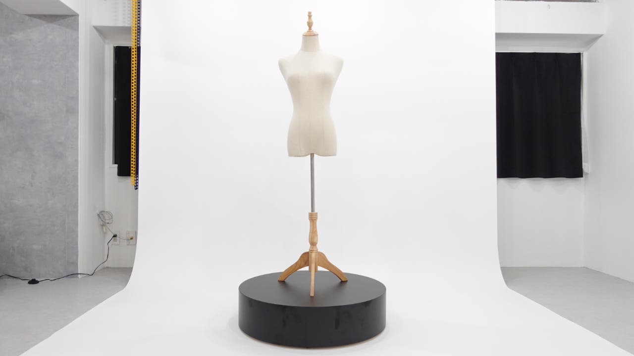 【御徒町６分】✨ウィンターキャンペーン✨２面採光｜コンクリ床＋白壁＋アーチ｜撮影機材＋背景紙無料【アパレル｜化粧品｜物撮り 】の写真10