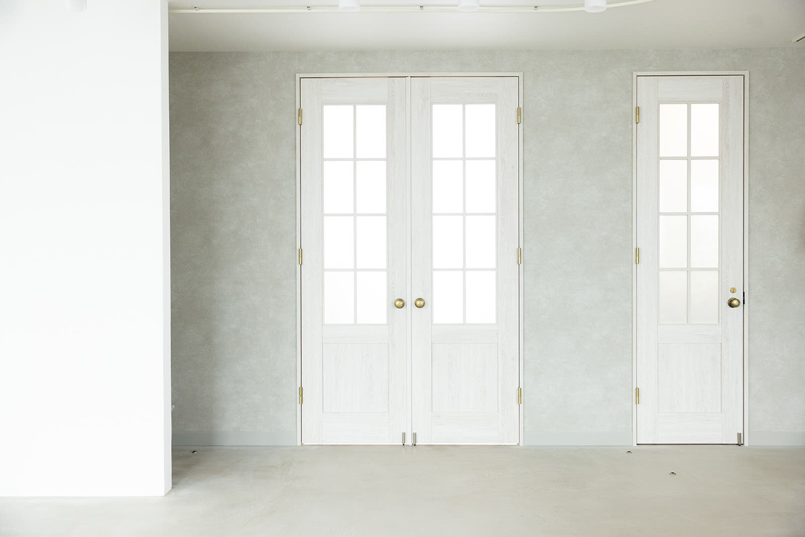 合計床面積約160平米の1棟レンタルプラン　自然光たっぷりの2階ハウススタジオ94平米と 1階ガレージスタジオの写真13