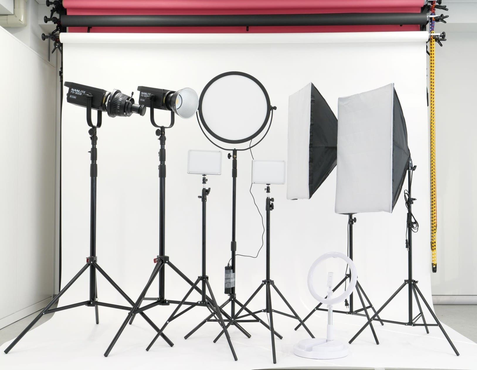 自然光と背景紙で多彩な撮影が可能！スタッフ常駐で安心✨早朝・深夜もOK⭕️プロジェクター完備で推し活にも📽️の写真7