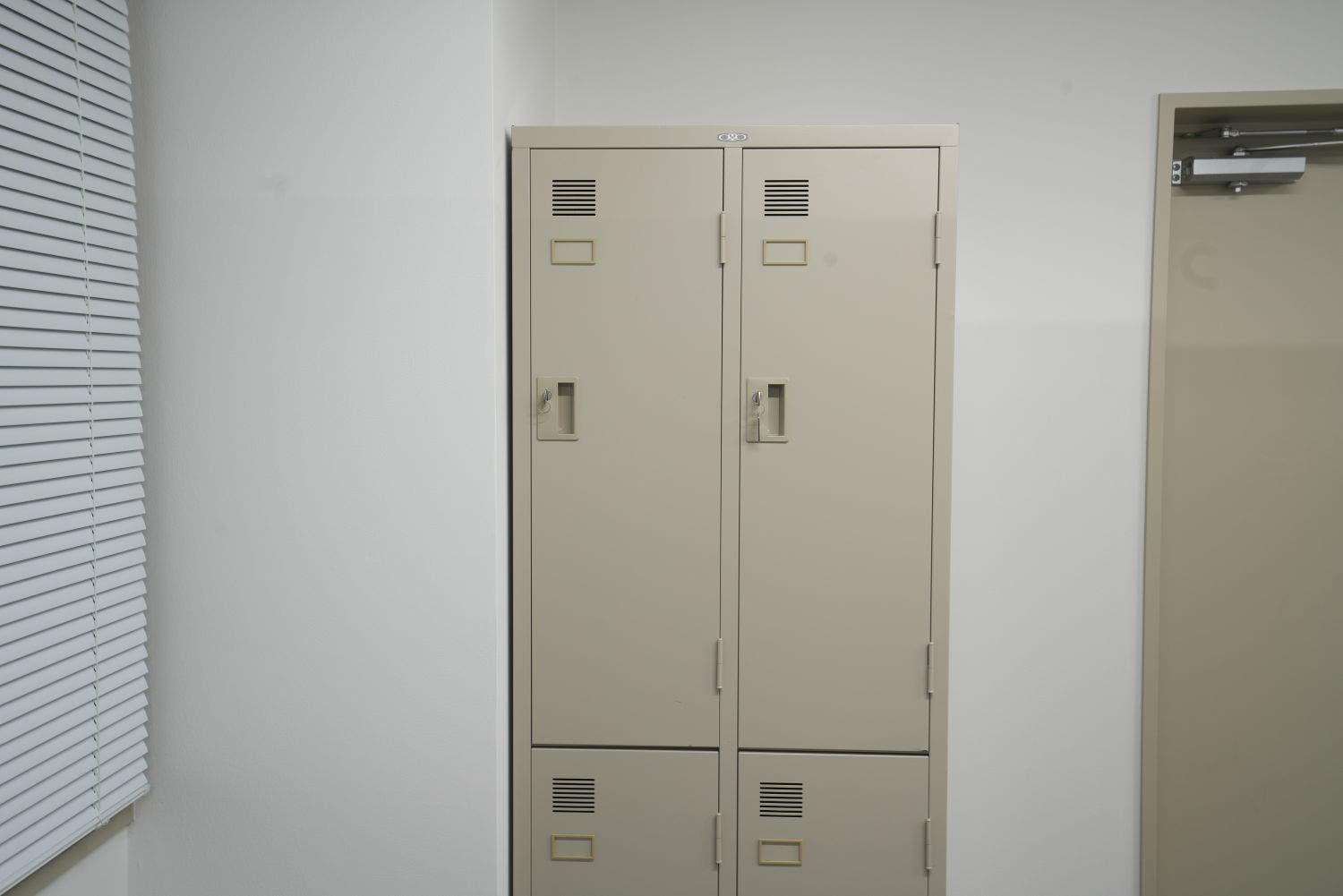 自然光と背景紙で多彩な撮影が可能！スタッフ常駐で安心✨早朝・深夜もOK⭕️プロジェクター完備で推し活にも📽️の写真23