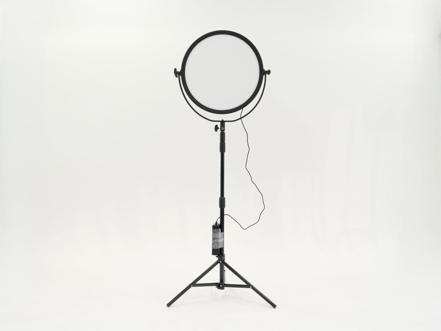 自然光と背景紙で多彩な撮影が可能！スタッフ常駐で安心✨早朝・深夜もOK⭕️プロジェクター完備で推し活にも📽️の写真12