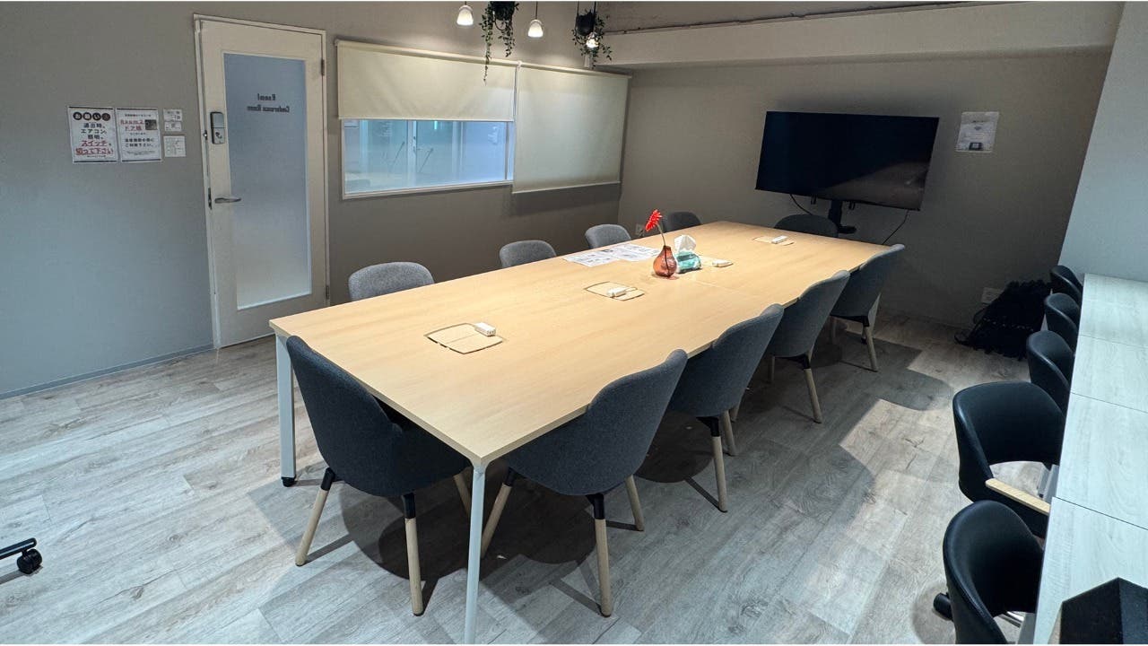 【女性に人気♪港区・赤坂の会議室】溜池山王駅徒歩３分！カフェスタイル会議室・貸スペースペチャクチャRoom１の写真1
