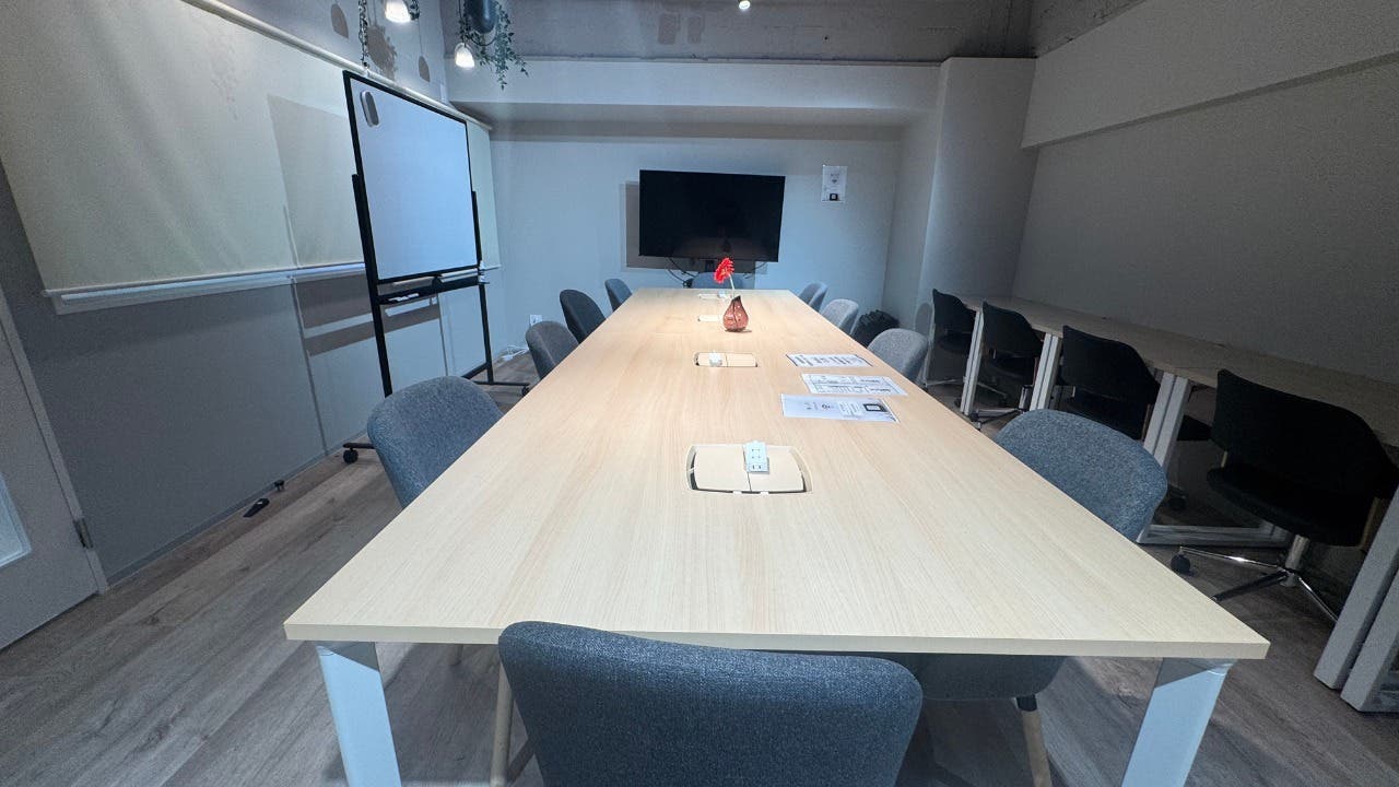 【女性に人気♪港区・赤坂の会議室】溜池山王駅徒歩３分！カフェスタイル会議室・貸スペースペチャクチャRoom１の写真3