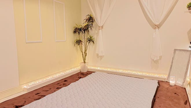 セラピスト必見【葛西駅3分】完全な個室貸切サロン/本格マットレス常設でタイマッサージも可能/エステや整体のベッド完備の写真2