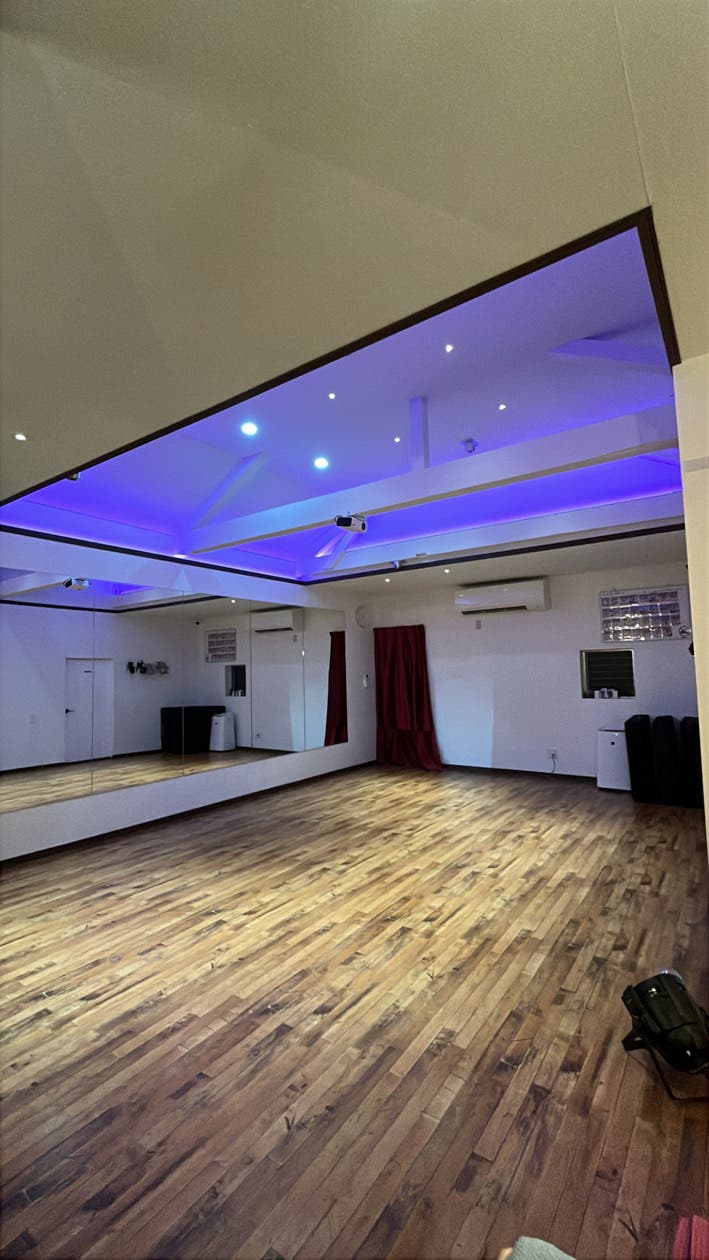 【大型鏡＆LED照明＆ﾌﾟﾛｼﾞｪｸﾀｰ】浜松市東区｜駐車場４台｜ﾀﾞﾝｽ･ﾖｶﾞ･余興･ﾎﾟｰｼﾞﾝｸﾞ練習に♪の写真9