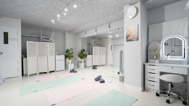 0.5周年記念⭐️ダンス値下げ‼️1日貸切お得♪ヨガ🧘ピラティス特化🚃神田東口1分☀️ドレッサーあり採光の良い完全個室空間✨の写真1