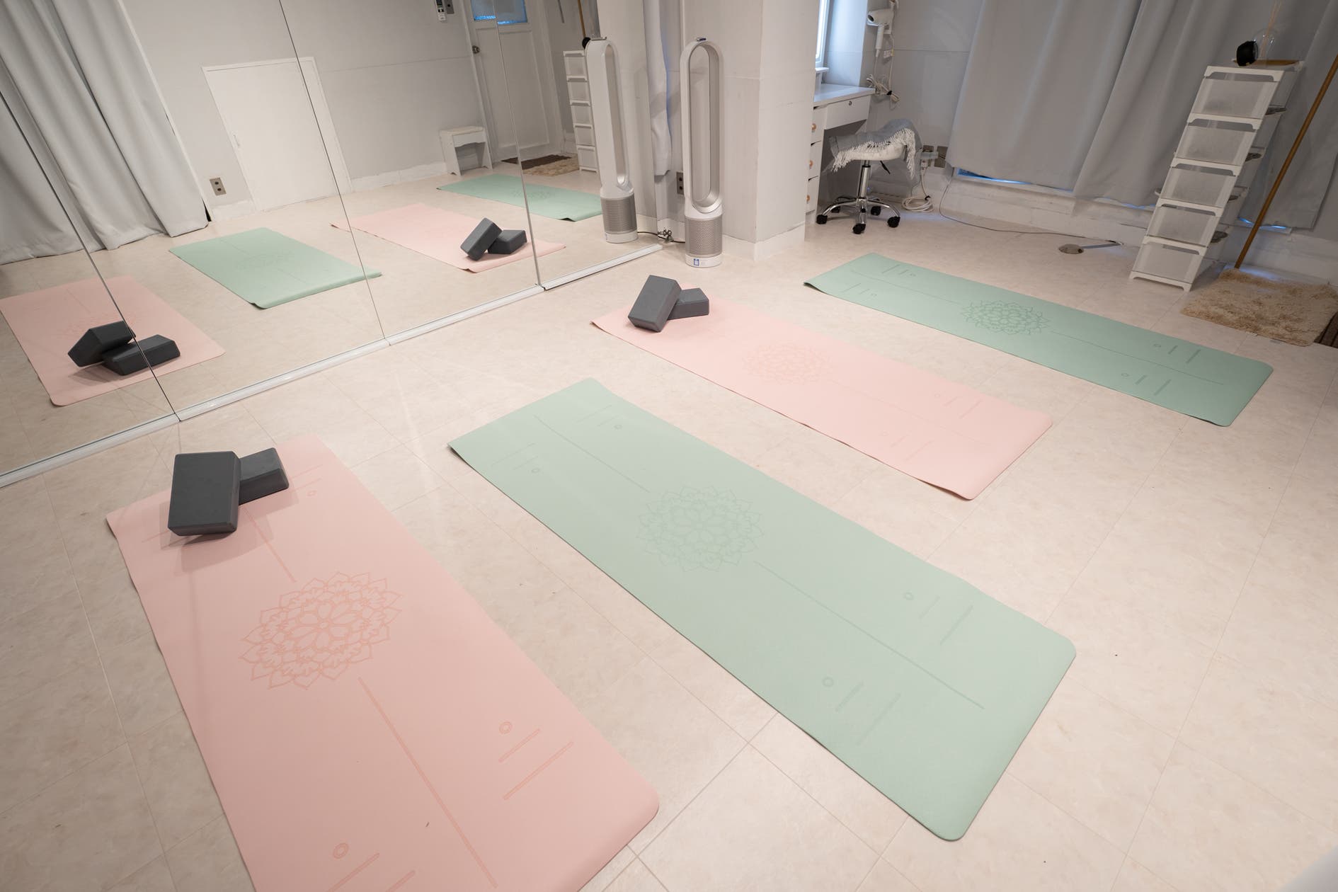 0.5周年記念⭐️ダンス値下げ‼️1日貸切お得♪ヨガ🧘ピラティス特化🚃神田東口1分☀️ドレッサーあり採光の良い完全個室空間✨の写真8