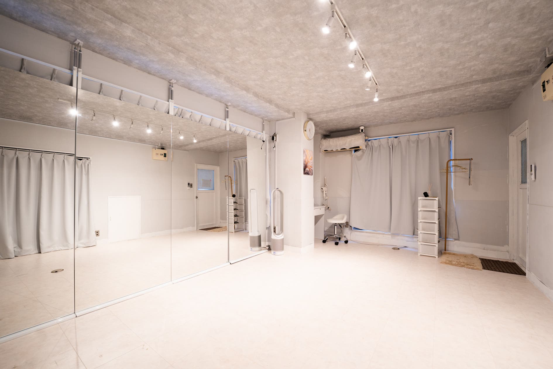 0.5周年記念⭐️ダンス値下げ‼️1日貸切お得♪ヨガ🧘ピラティス特化🚃神田東口1分☀️ドレッサーあり採光の良い完全個室空間✨の写真9