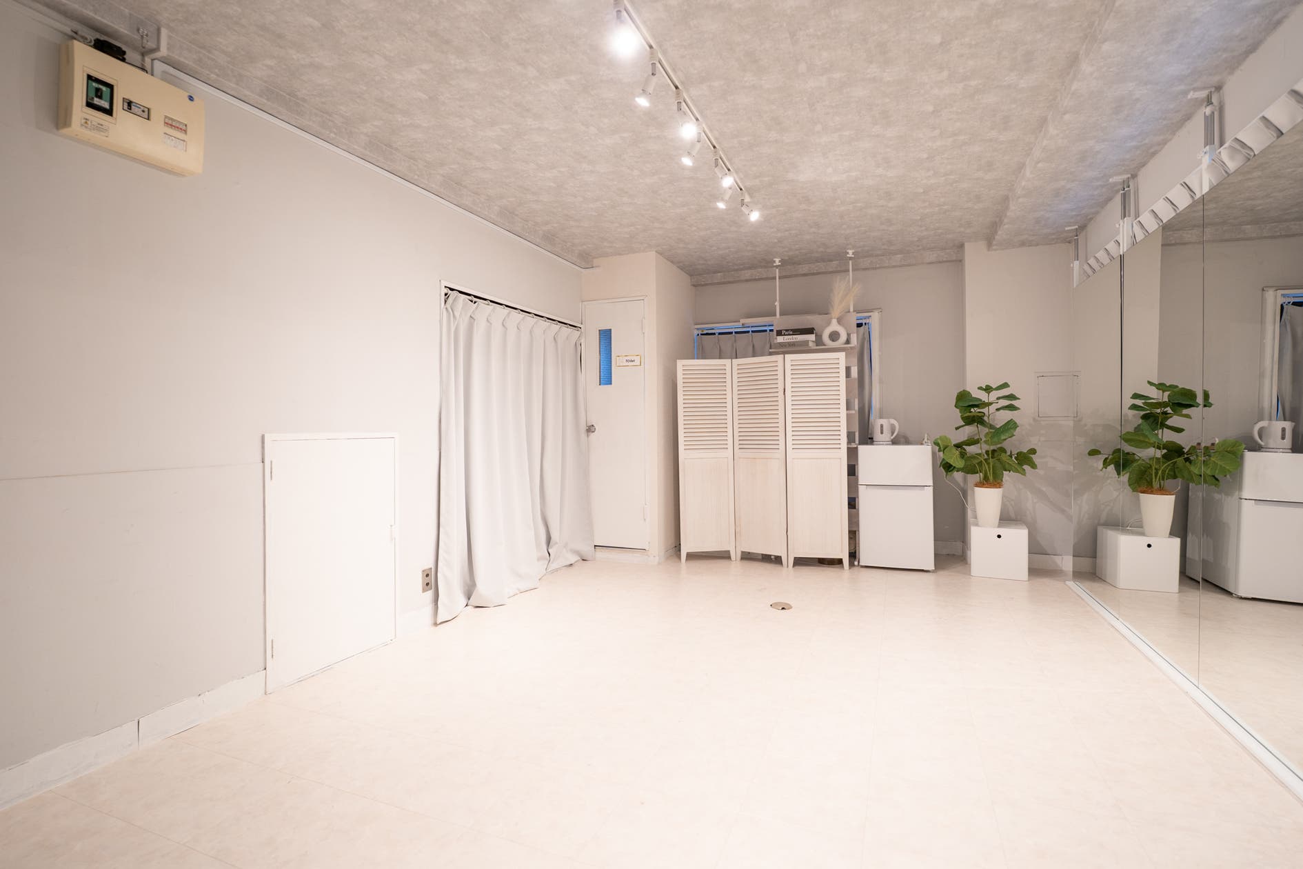 0.5周年記念⭐️ダンス値下げ‼️1日貸切お得♪ヨガ🧘ピラティス特化🚃神田東口1分☀️ドレッサーあり採光の良い完全個室空間✨の写真10