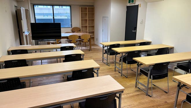 【市内最安】<中会議室>40名収容!札幌駅徒歩5分♪wifi/ホワイトボード/40インチモニター無料の写真3