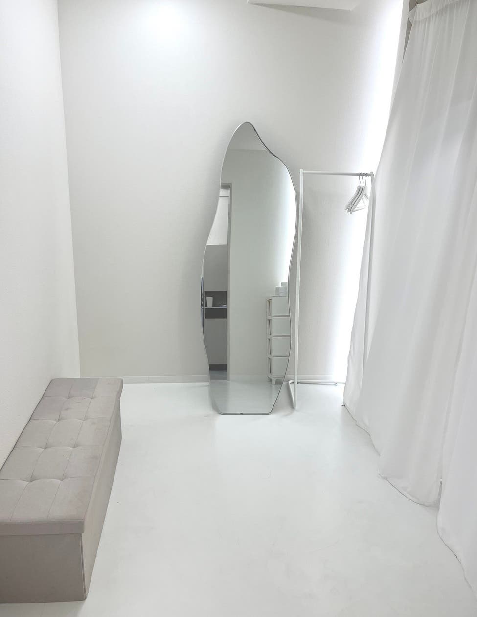 【撮影特化】ヘアサロン併設の白基調スタジオ｜新栄町駅徒歩4分｜自然光・背景紙・照明完備の写真4