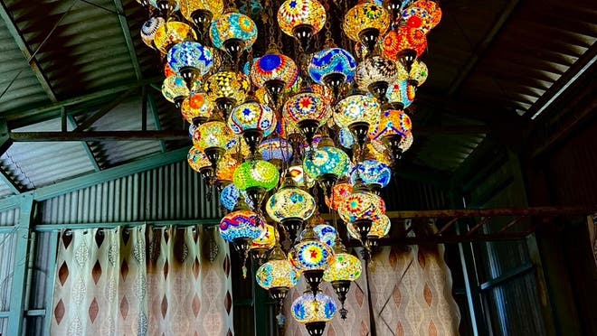 大きなトルコランプの灯りが魅惑的な非日常空間の写真3