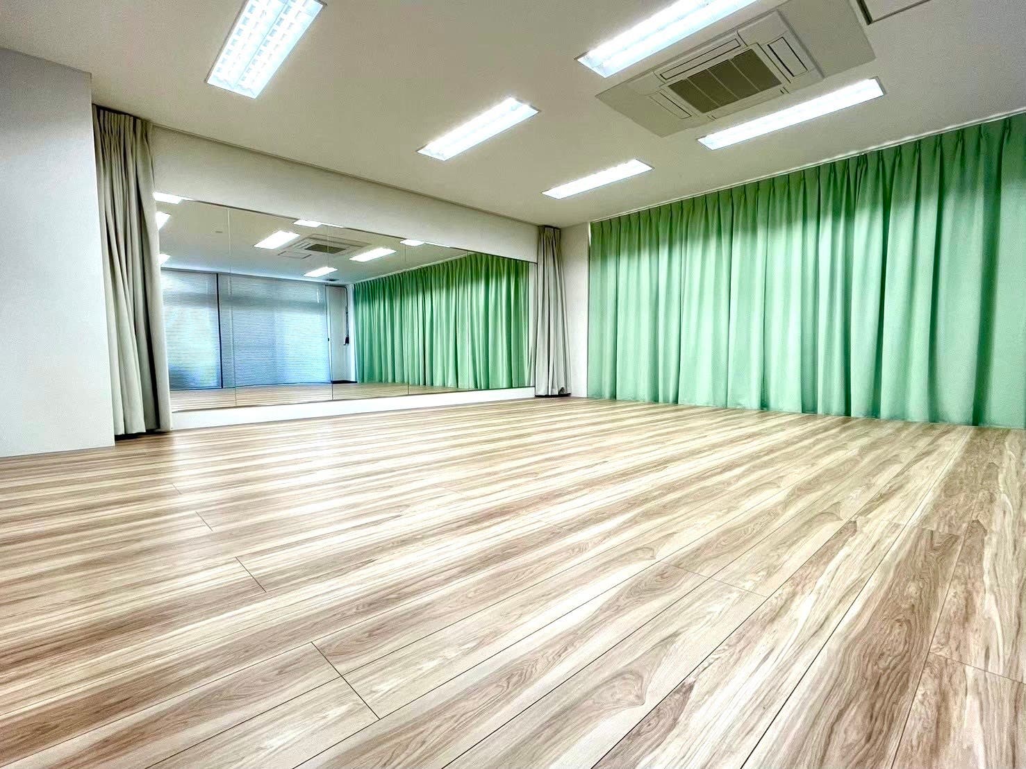 地下鉄・薬院大通り駅から徒歩5分！西鉄・薬院駅からもアクセス◎ダンス、イベントなど多機能スタジオの写真1