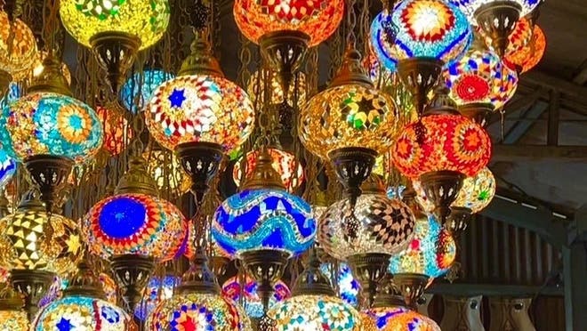 大きなトルコランプの灯りが魅惑的な非日常空間の写真4