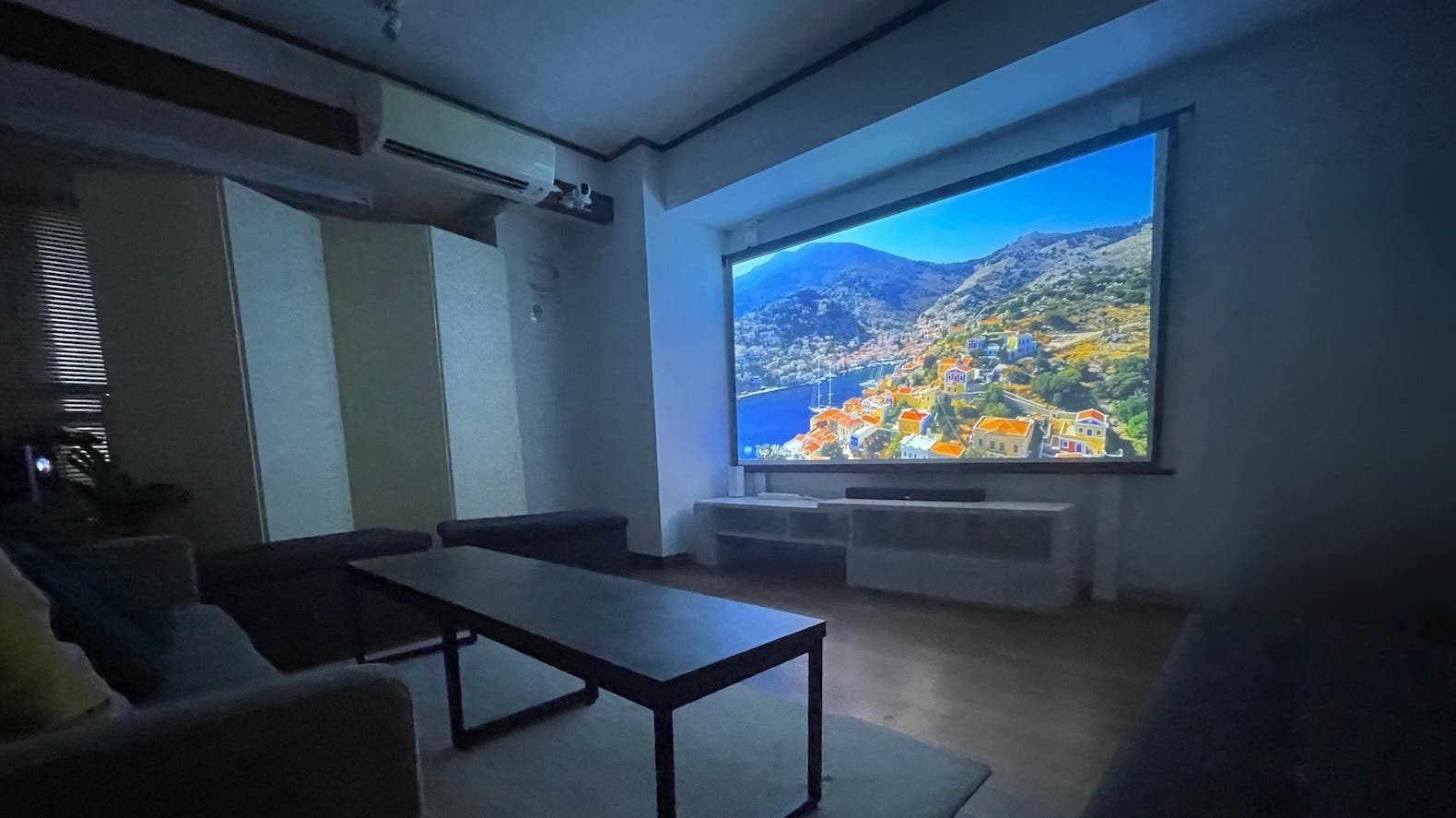 🎊New🎊シアタールーム🎥超好立地‼️六本木駅1分🚶交差点そば💕デート📣推し活⚽️スポーツ観戦🎬️100㌅大画スクリーン面の写真2