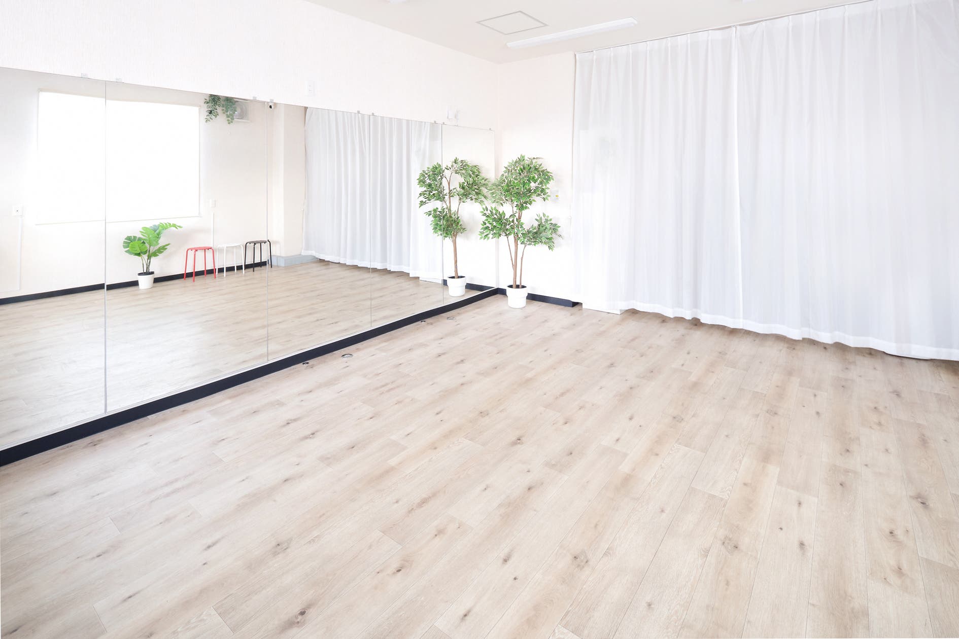 【小山で人気No.1のダンススタジオ】大型ミラー完備丨1時間から利用可丨当日予約OK丨小山駅から徒歩6分の写真1