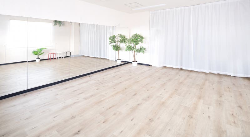 【小山で人気No.1のダンススタジオ】大型ミラー完備丨1時間から利用可丨当日予約OK丨小山駅から徒歩6分