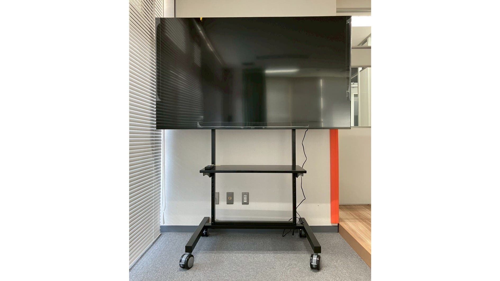 75型モニターの画像1