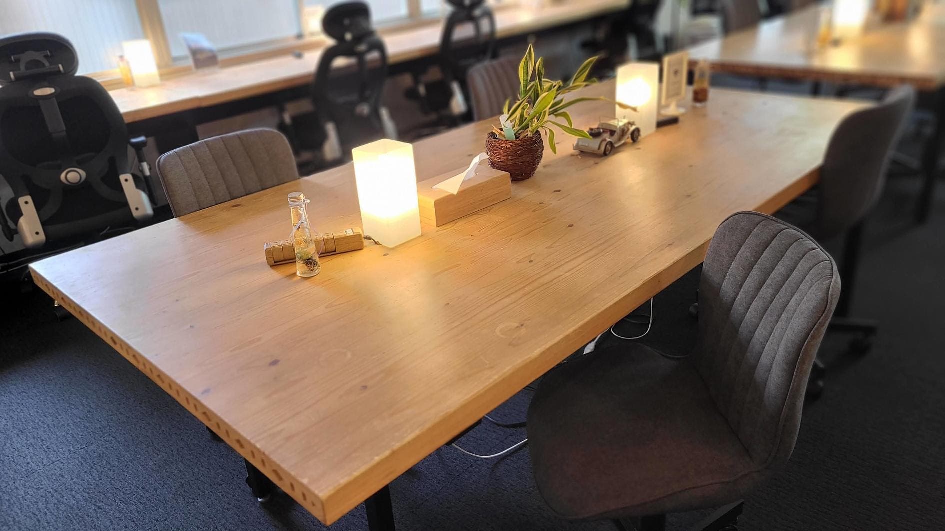 【駅前】1名OK!最大50名/カフェのようなくつろぎコワーキングスペース会議室(セミナー・研修・勉強会)大阪市北区/梅田/南森町の写真12