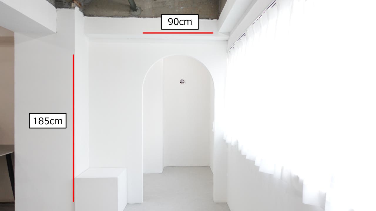 【御徒町６分】✨ウィンターキャンペーン✨２面採光｜コンクリ床＋白壁＋アーチ｜撮影機材＋背景紙無料【アパレル｜化粧品｜物撮り 】の写真8
