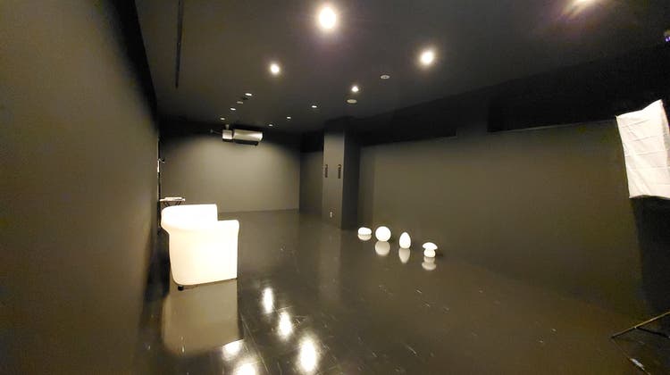 はこプレイス2F【ブラックボックス】完全遮光。暗闇を極めた撮影スタジオ。LEDもライティングも、思いのまま。の写真1