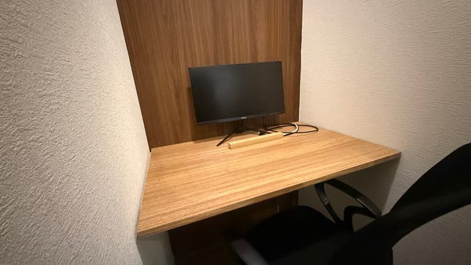 【鶴見駅1分】防音個室ブース【A】(モニター付)の写真1