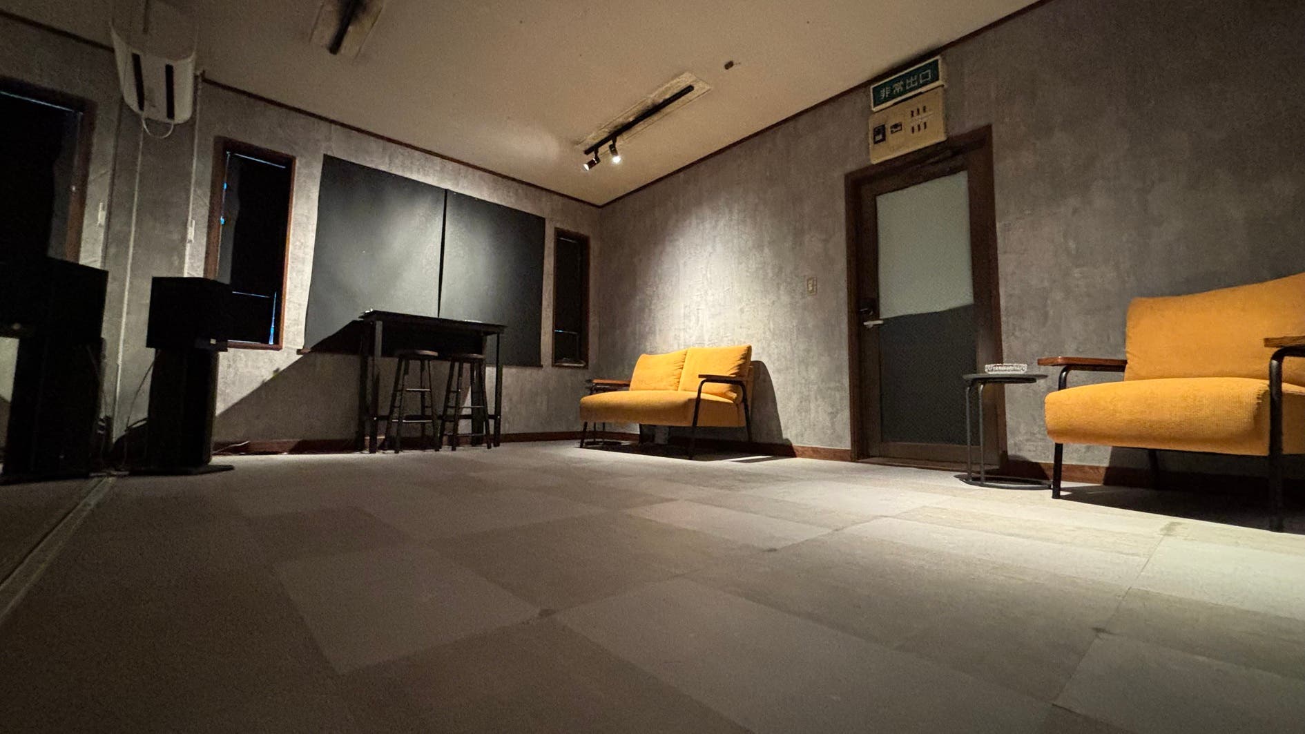 新中野30秒&新宿6分｜SNS映え間違いなしのレトロ空間でダンスを｜高音質スピーカー×ソファ付の写真1