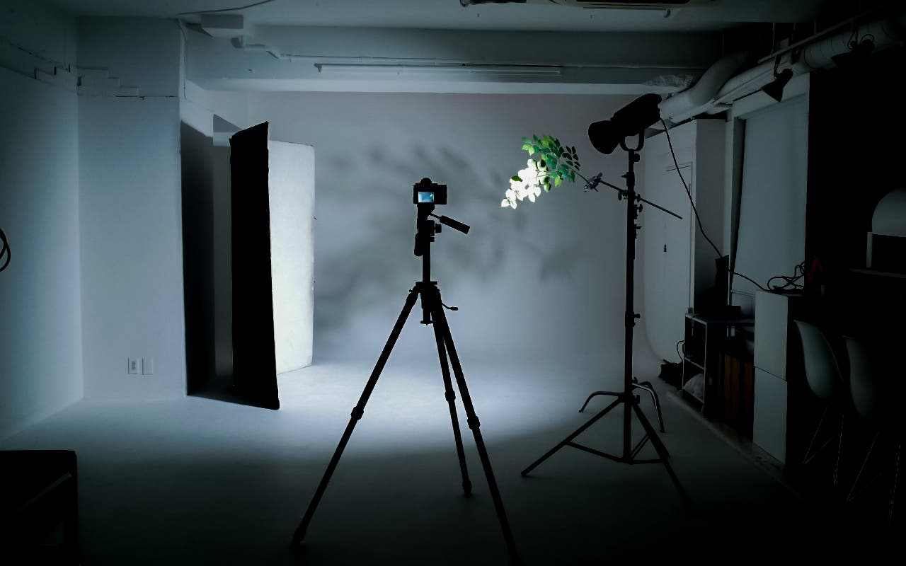 青山一丁目駅&乃木坂駅より徒歩5分。ロープライスで気軽に使えるセルフ型の本格白Rホリスタジオ！の写真4