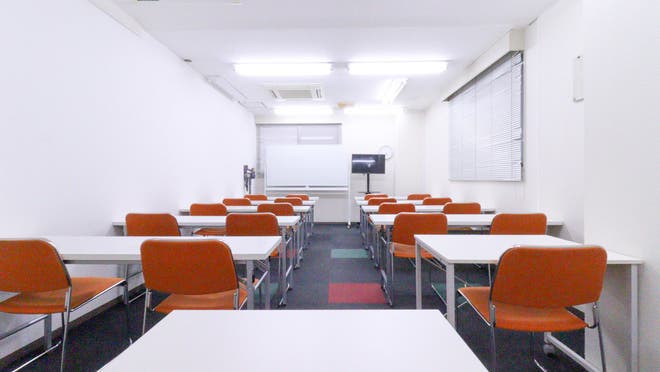 【心斎橋駅7番出口徒歩72秒!25名利用可!】モニター・ホワイトボード・WiFi無料!ふれあい貸し会議室 心斎橋Fの写真1